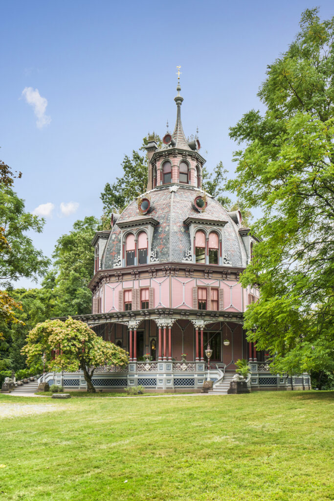 Victorian Springtime at the Octagon House - Historic Hudson River Towns